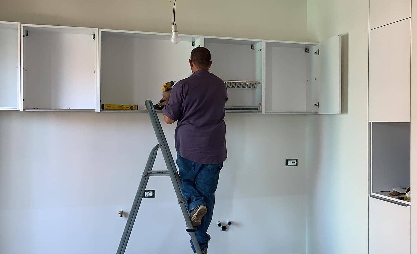 Installing kitchen wall cabinets store